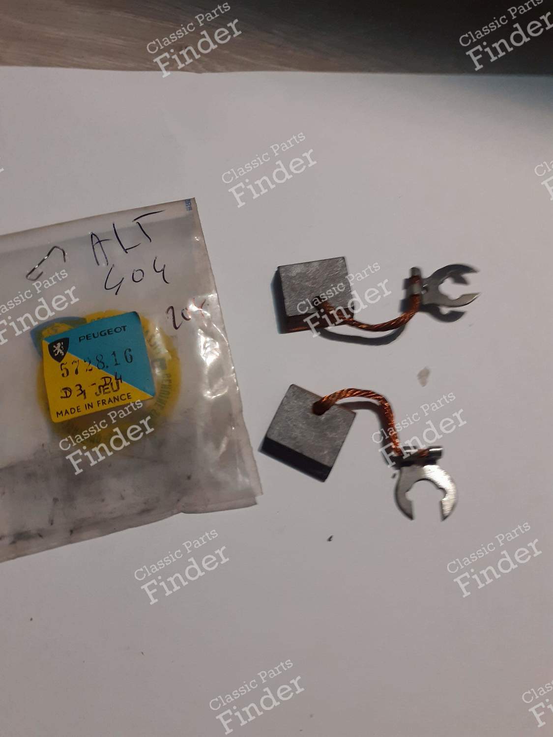 Jeu de balais de dynamo - PEUGEOT 204 - Ref. 5728.16